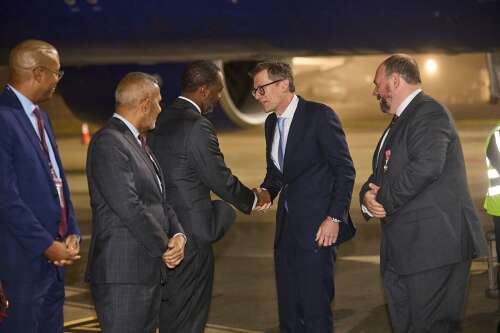 Andrew Murdoch touches down ahead of swearing-in ceremony - The Royal ...