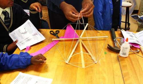Inmates pass on kite-making skills to schoolchildren - The Royal ...