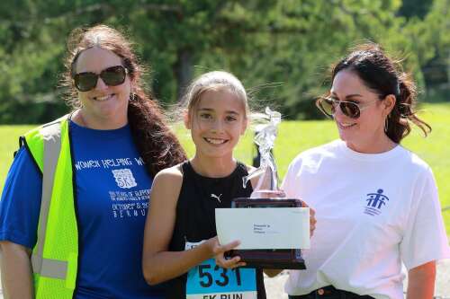 Young and old shine in PartnerRe Women's 5K Run - The Royal Gazette ...